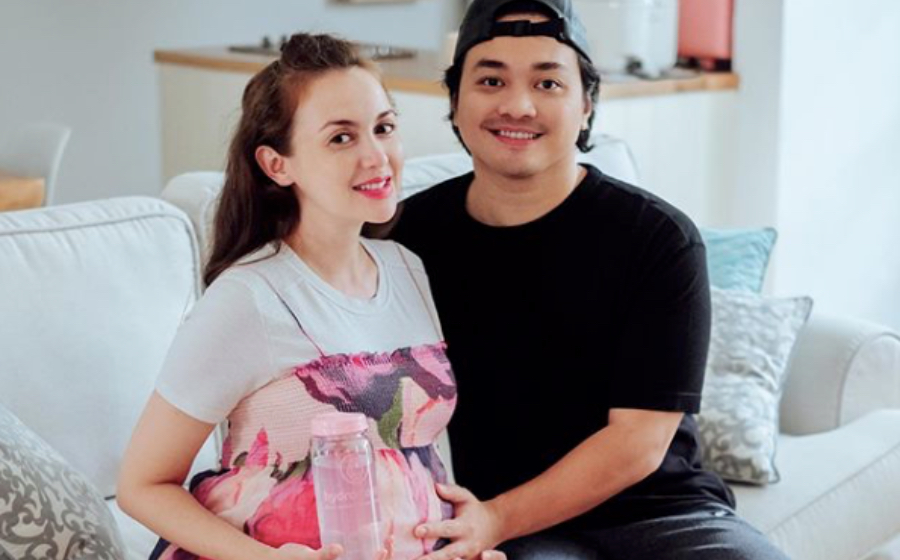 Penantian 10 Tahun Pernikahan, Rianty Cartwright Dikaruniai Anak ...
