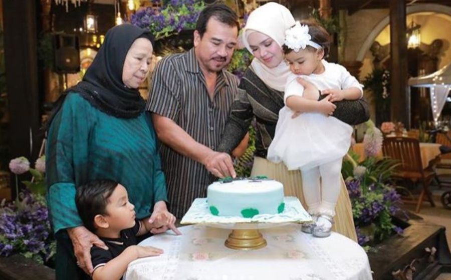 "Terima Kasih Kepada Semua Yang Mendoakan Kami" - Siti & Suami Sambut Ulang Tahun Perkahwinan ke ...