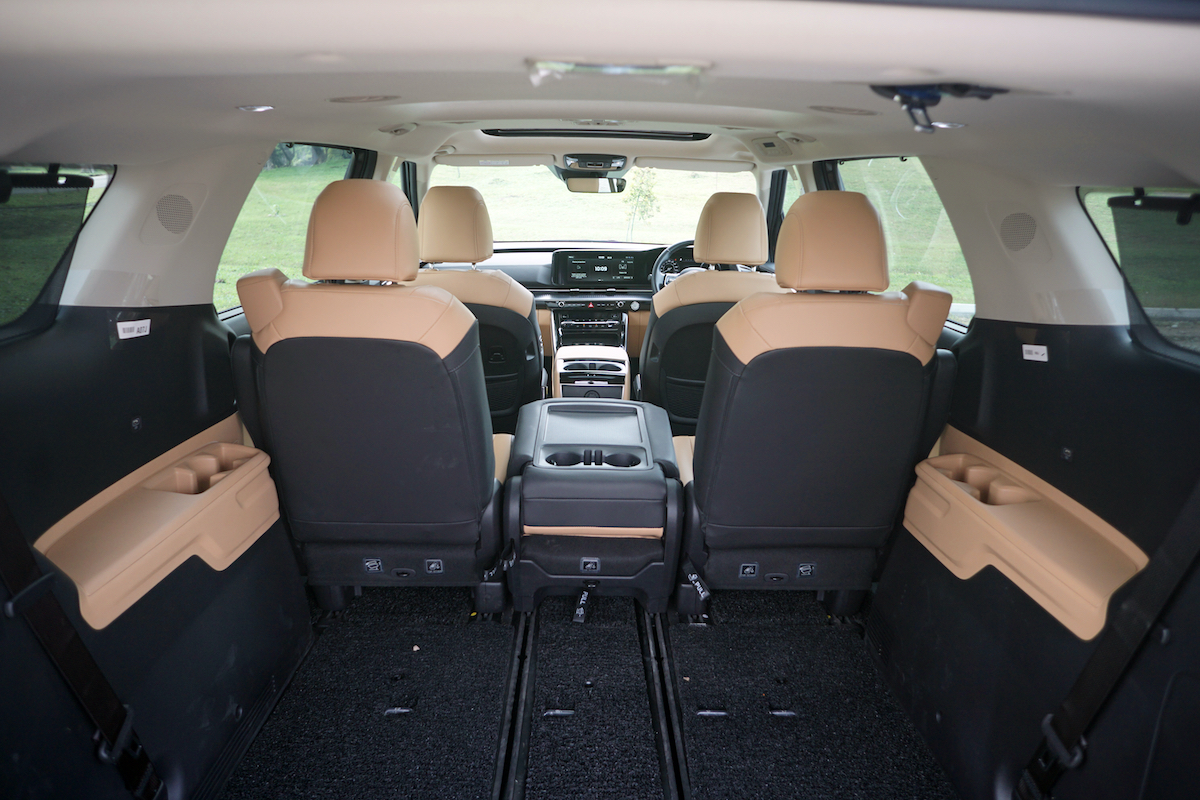 RD Drives the Kia Carnival 8-Seater: When You Need a Bus for a Party of ...