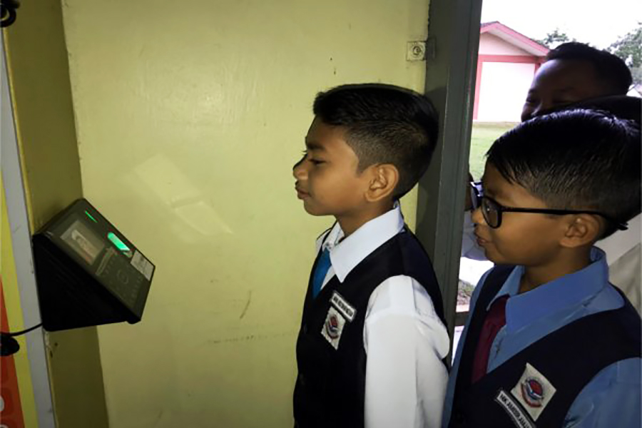 This Local Primary School Uses Facial Recognition Scanners To Take ...