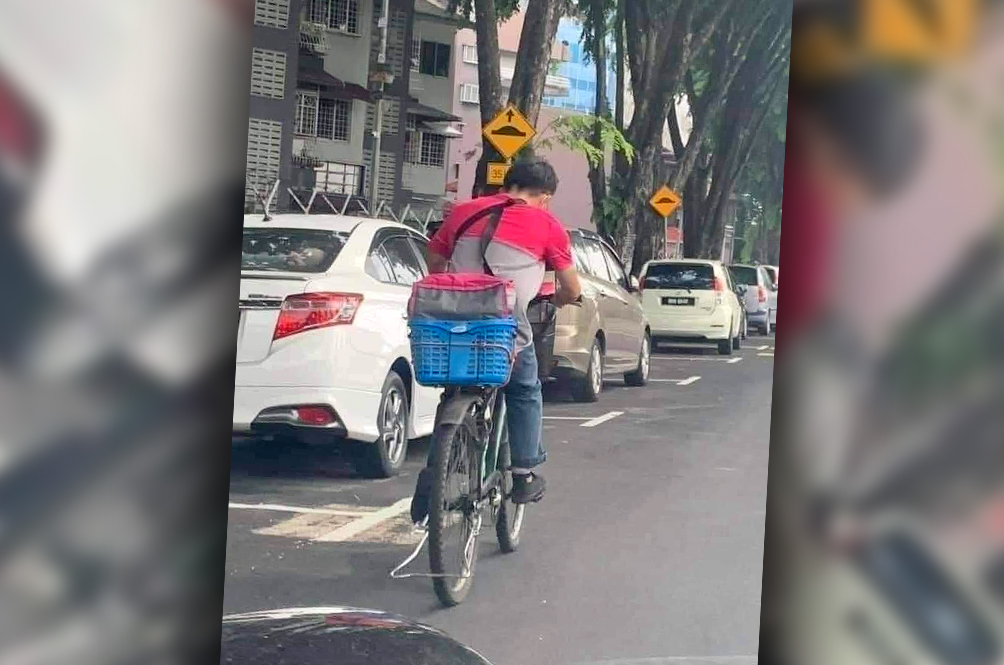 Viral Photo Of Foodpanda Rider Using A Bicycle To Deliver His Orders Is ...