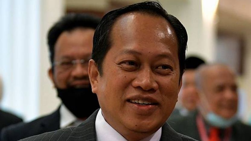 Umno Sec-Gen Ahmad Maslan Freed From Money Laundering Charge | Astro Ulagam