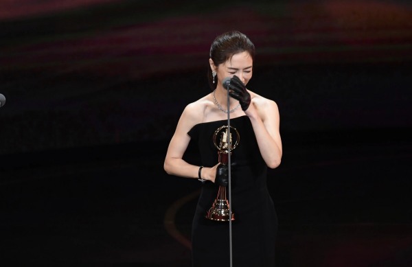 金钟奖｜失控爆粗“Fxxk”！视后3度道歉：严肃场合被我搞成这样 | XUAN