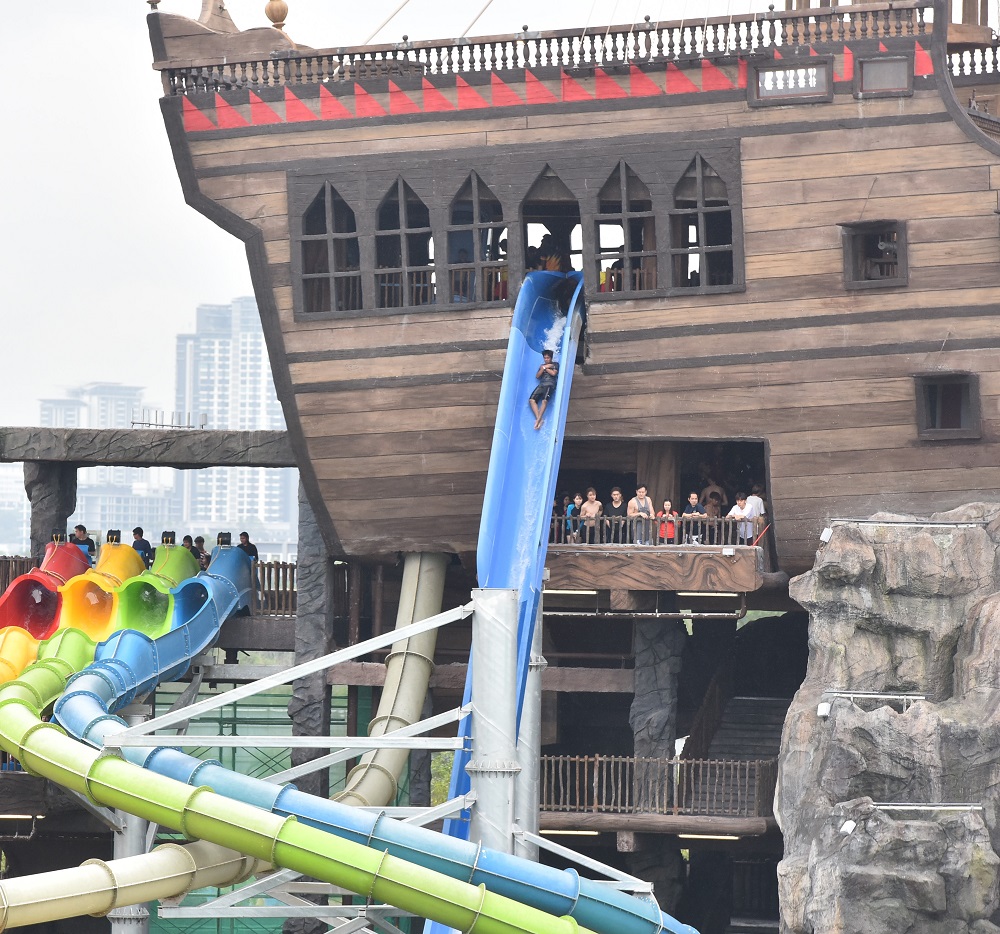 旅游 I 全马10个必玩水上乐园，新开业的VR水上乐园好新奇！ | XUAN